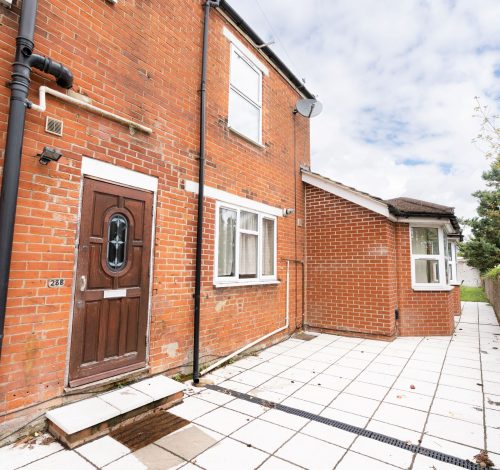 Burlington Road, SO15 2FQ - Students. Neighbourhoods. Friendships.